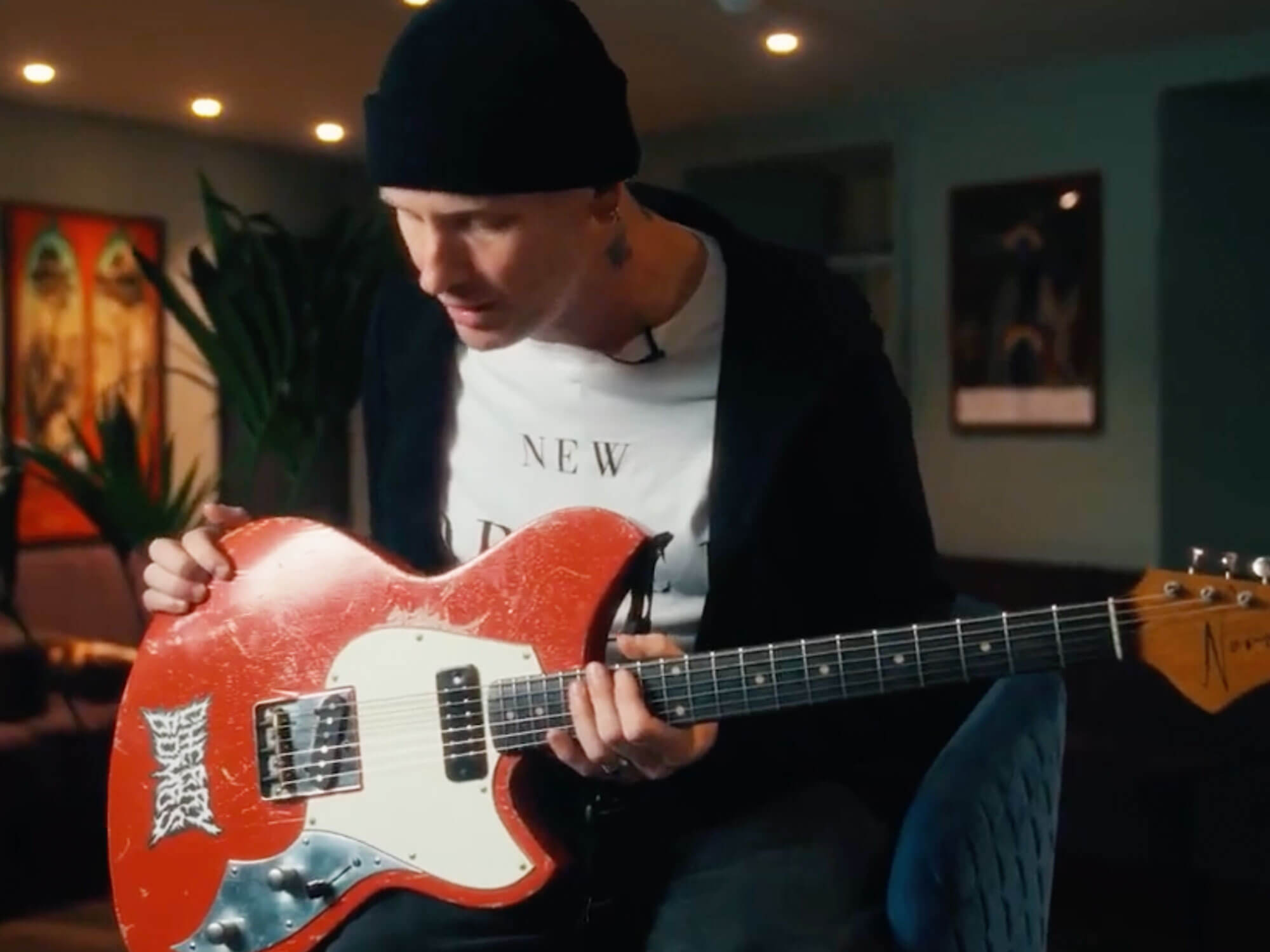 “The beautiful thing about a Novo is it’s got the weight of a Gibson ...