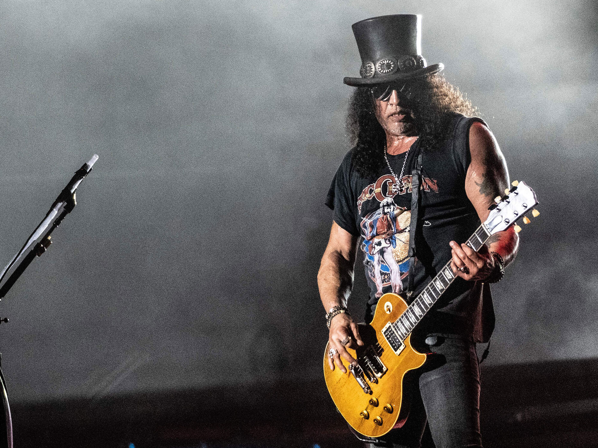 Slash explains why he doesn’t “fork out” on uber-expensive guitars ...