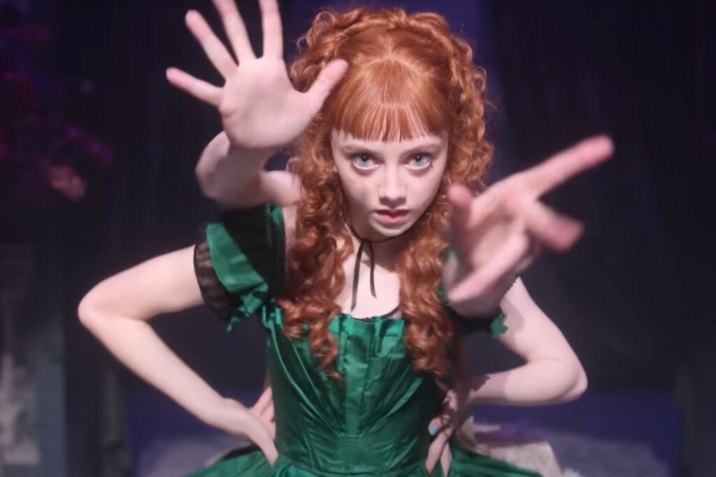 ‘Wednesday’ Star Evie Templeton on Agnes’ Progression From Stalker to ...