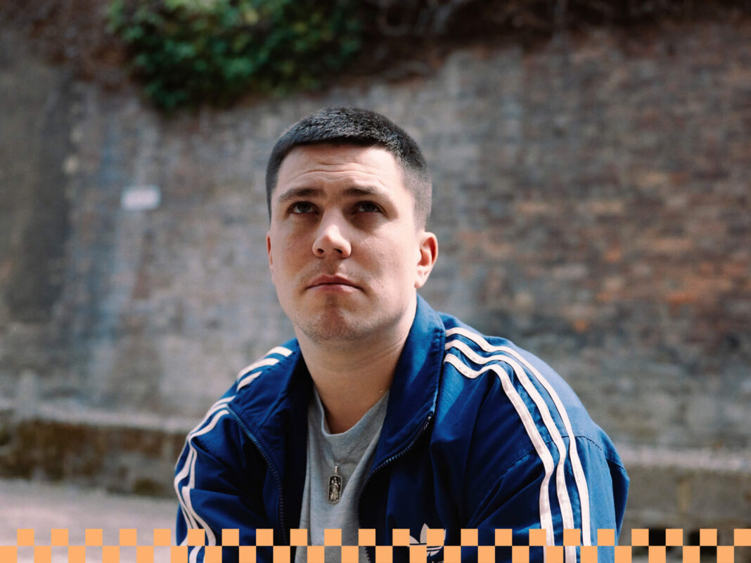 Meet Aaron Rowe, the Irish singer-songwriter who has toured arenas with ...